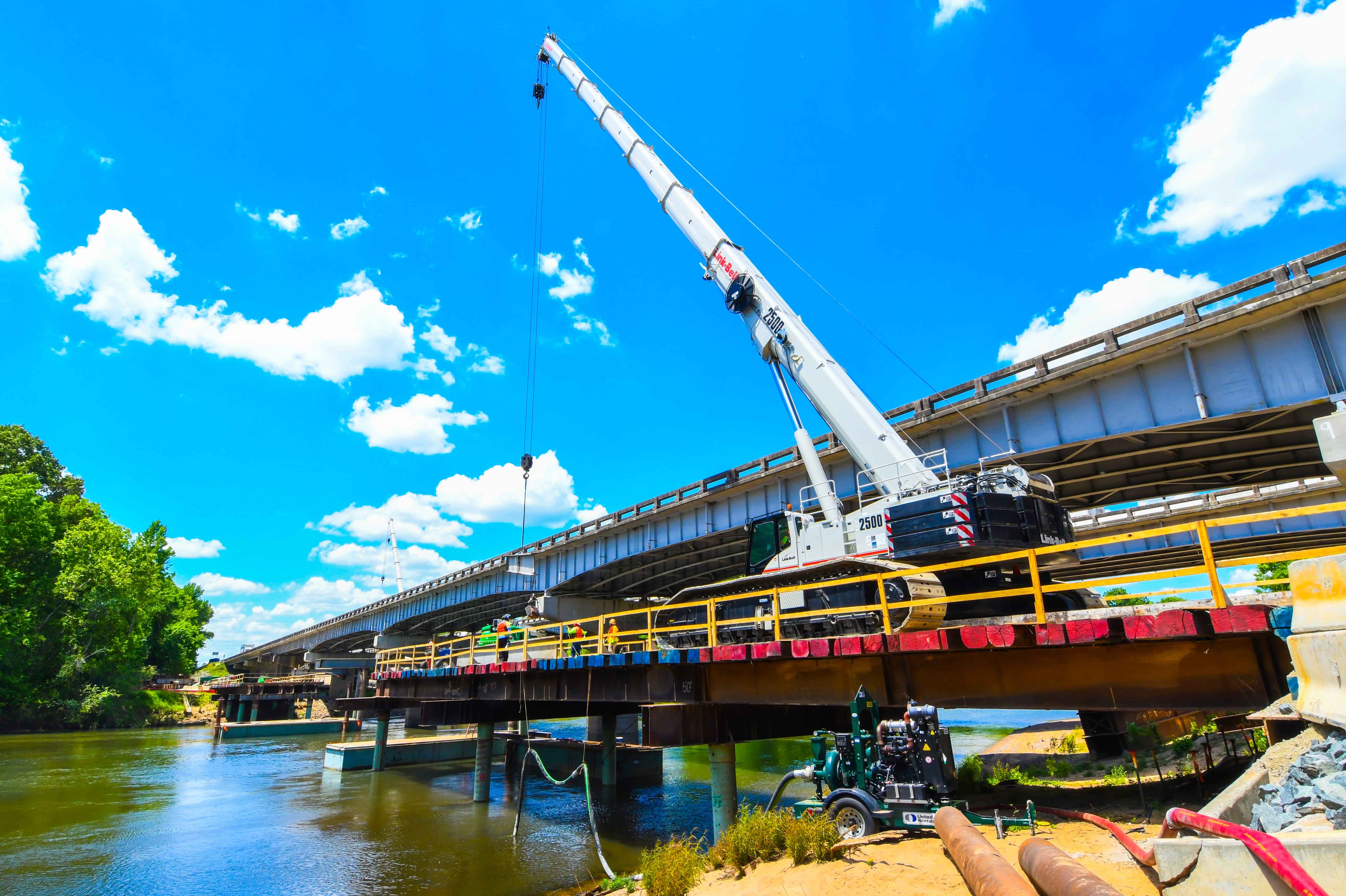 Link-Belt TCC-2500s Enhance South Carolina Bridge Construction | Crane ...