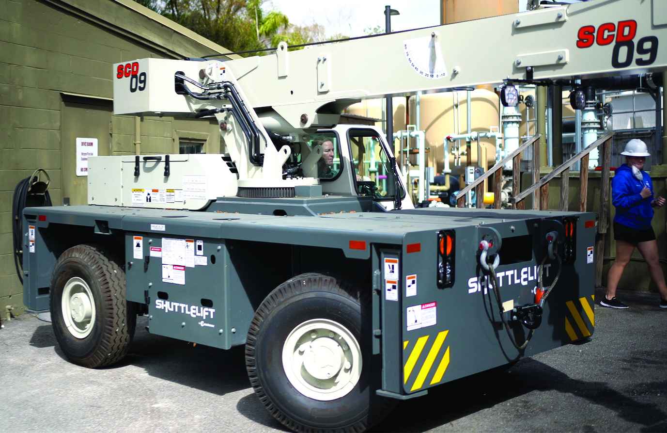 Shuttlelift SCD09 Crane Aids ZooTampa in Manatee Rehabilitation Efforts ...