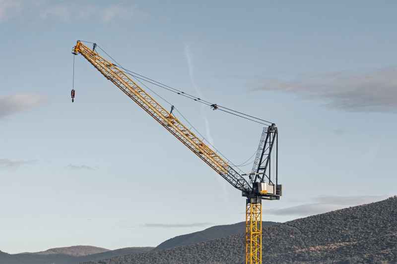 Liebherr Unveils the 620 HC-L Luffing Jib Crane | Crane Hot Line