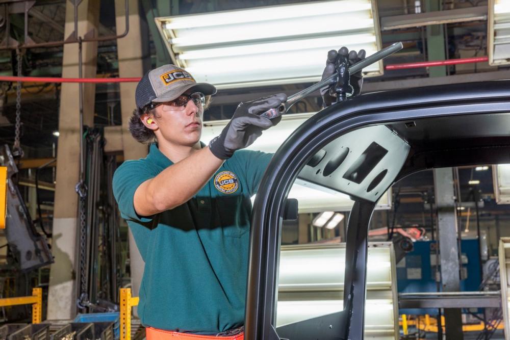 JCB North America Welcomes Newest Class of Apprentices | Lift and Access