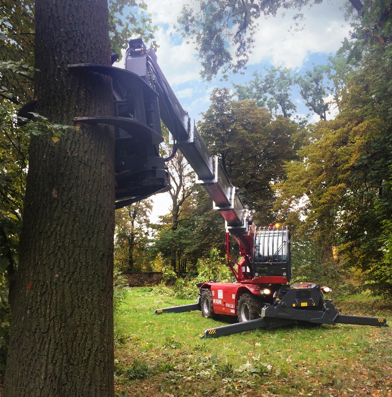 Magni Offers Tree Clamp and Plug-in Power Options for Telehandlers ...