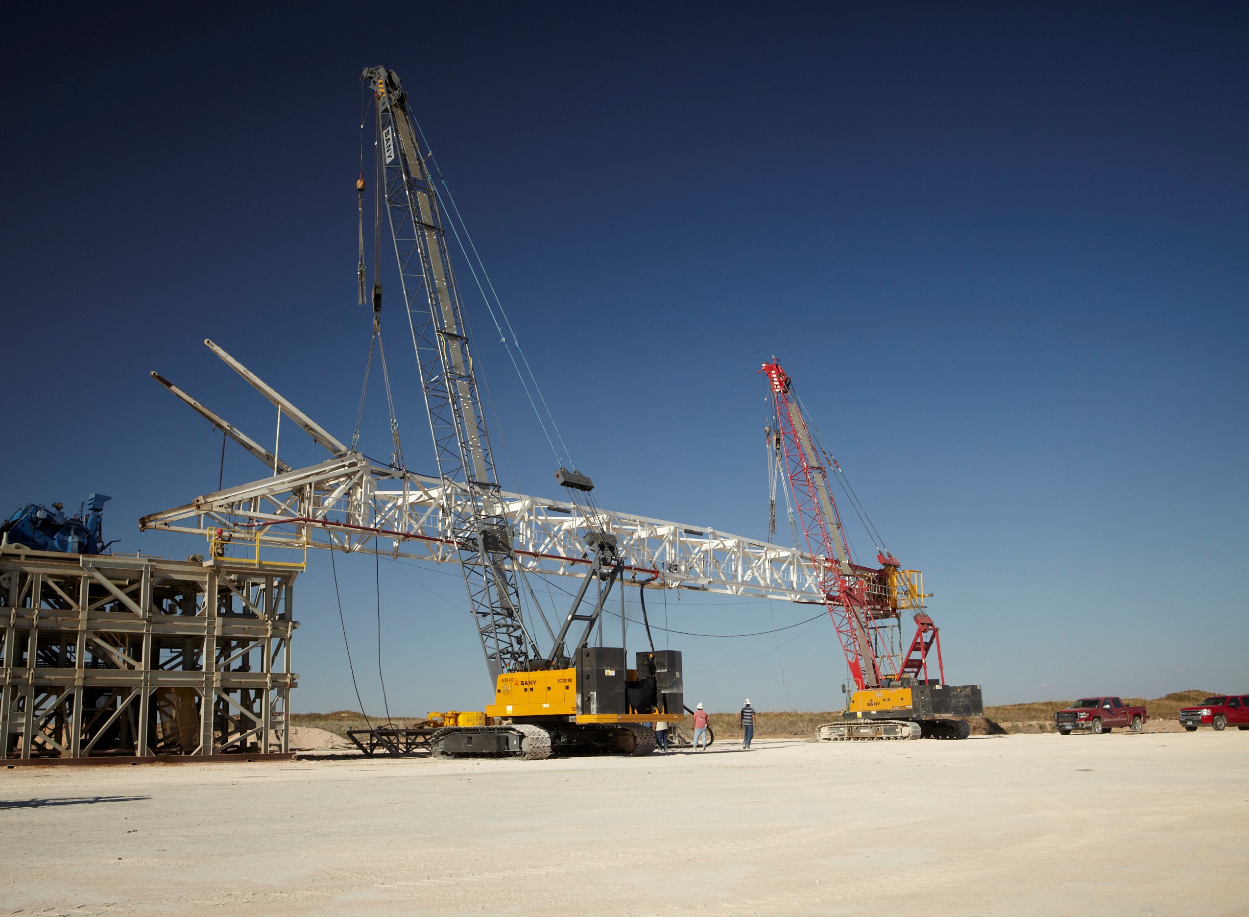 Sany Crawler Cranes Perform Twin Lift on Texas Oil Rig | Lift and Access