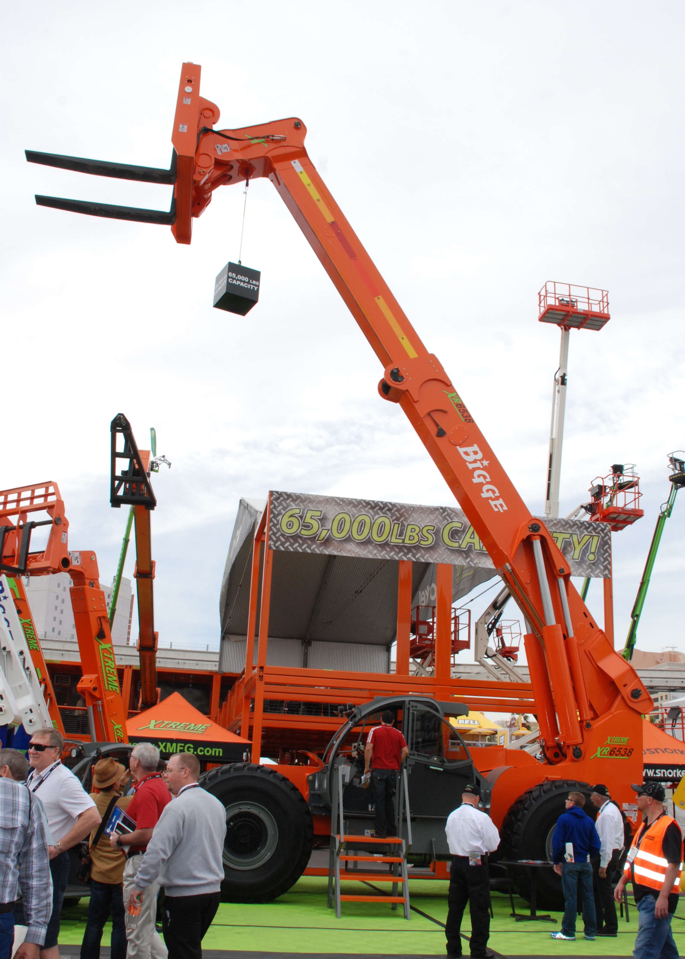 Xtreme Rolls Out 65,000-lb. Telehandler | Construction News | Lift and ...